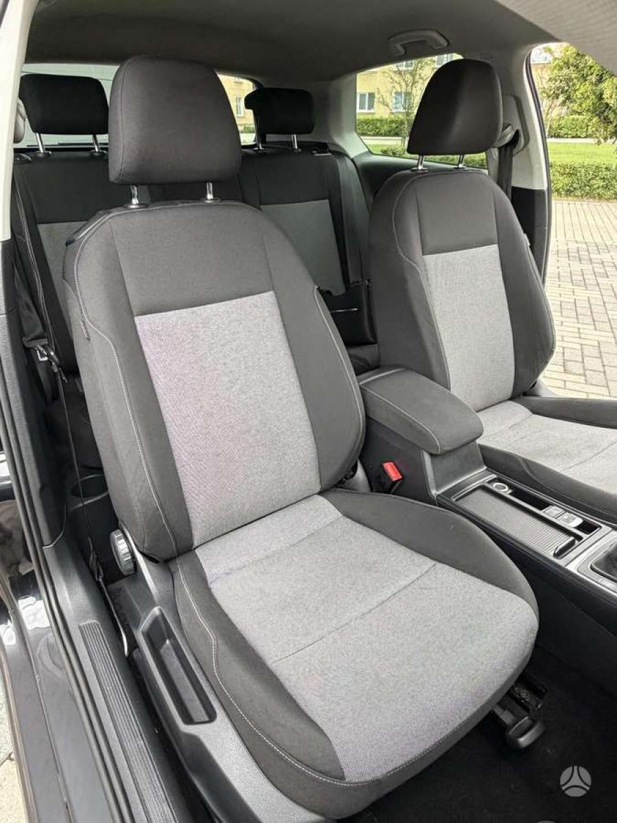 Black Volkswagen Golf 2014 in Siauliai, with an engine capacity of 1.60 L and mileage of 227 thousand km for 5800 €, photo 14 on AUTOMOTO.COM.LV