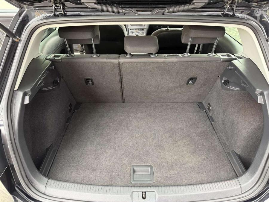 Black Volkswagen Golf 2014 in Siauliai, with an engine capacity of 1.60 L and mileage of 227 thousand km for 5800 €, photo 16 on AUTOMOTO.COM.LV