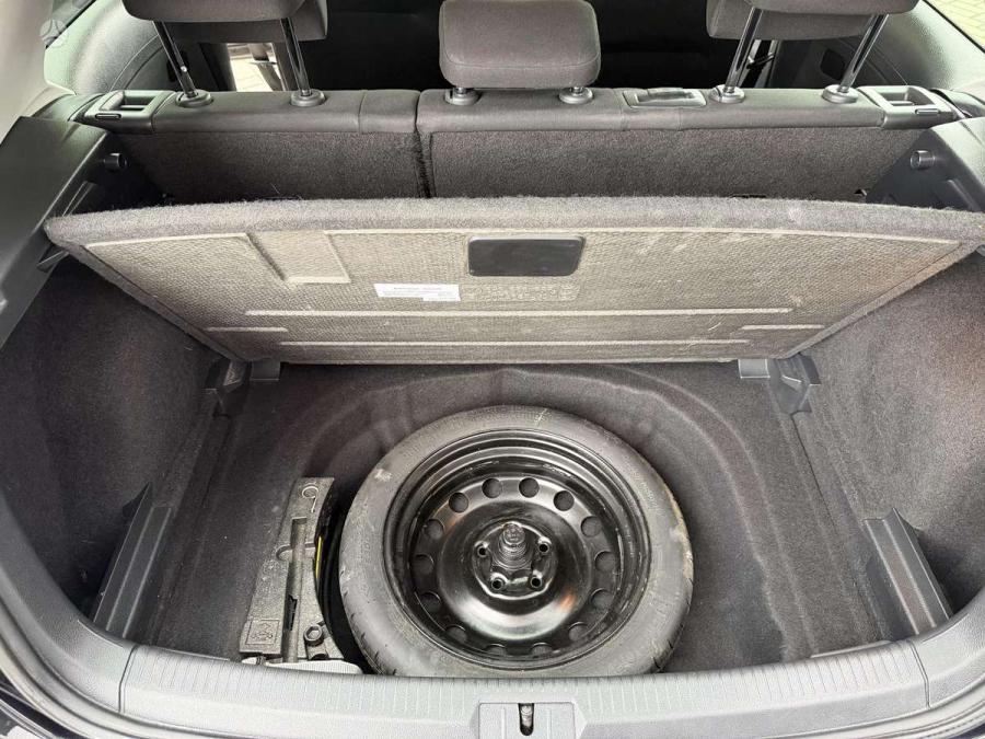 Black Volkswagen Golf 2014 in Siauliai, with an engine capacity of 1.60 L and mileage of 227 thousand km for 5800 €, photo 17 on AUTOMOTO.COM.LV
