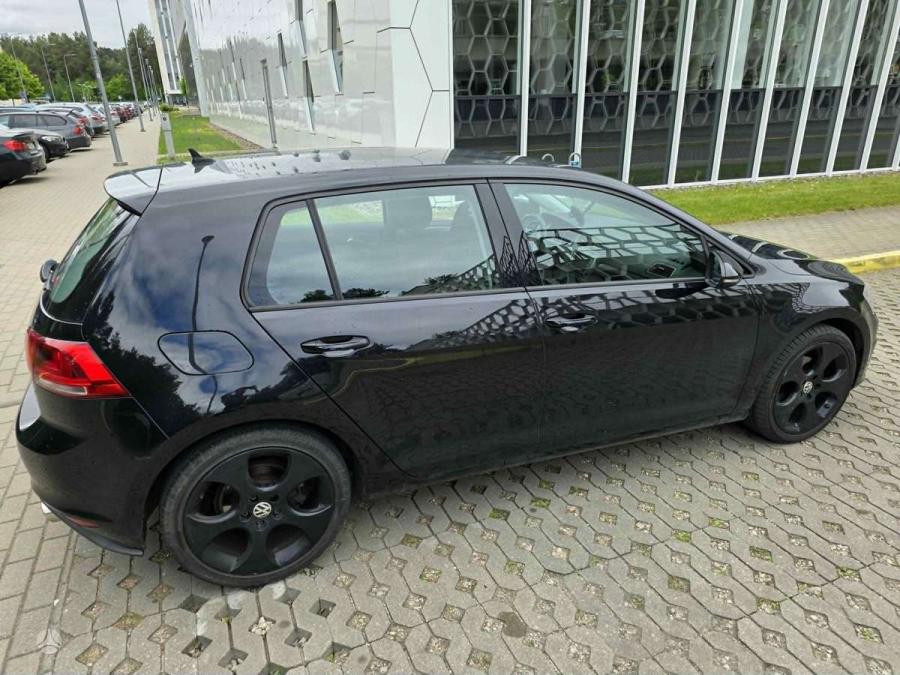 Melns Volkswagen Golf 2014 Viļņa, ar dzinēja tilpumu 1.40 L un nobraukumu 210 tūkst. km par 7700 €, foto 10 vietnē AUTOMOTO.COM.LV