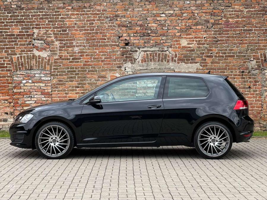Black Volkswagen Golf 2014 in Kedainiai, with an engine capacity of 1.97 L and mileage of 227 thousand km for 6900 €, photo 12 on AUTOMOTO.COM.LV