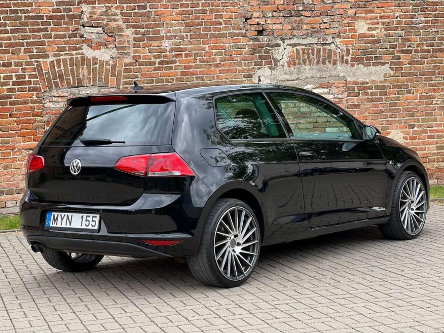 Black Volkswagen Golf 2014 in Kedainiai, with an engine capacity of 1.97 L and mileage of 227 thousand km for 6900 €, photo 19 on AUTOMOTO.COM.LV