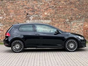 Black Volkswagen Golf 2014 in Kedainiai, with an engine capacity of 1.97 L and mileage of 227 thousand km for 6900 €, photo 20 on AUTOMOTO.COM.LV
