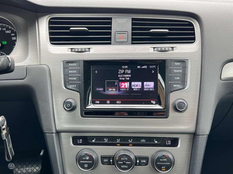 Black Volkswagen Golf 2014 in Kedainiai, with an engine capacity of 1.97 L and mileage of 227 thousand km for 6900 €, photo 34 on AUTOMOTO.COM.LV