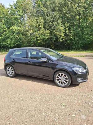 Melns Volkswagen Golf 2014 Panevēža, ar dzinēja tilpumu 1.20 L un nobraukumu 130 tūkst. km par 7150 €, foto 3 vietnē AUTOMOTO.COM.LV