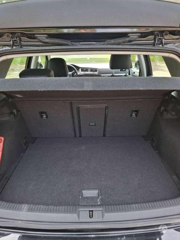 Melns Volkswagen Golf 2014 Panevēža, ar dzinēja tilpumu 1.20 L un nobraukumu 130 tūkst. km par 7150 €, foto 7 vietnē AUTOMOTO.COM.LV