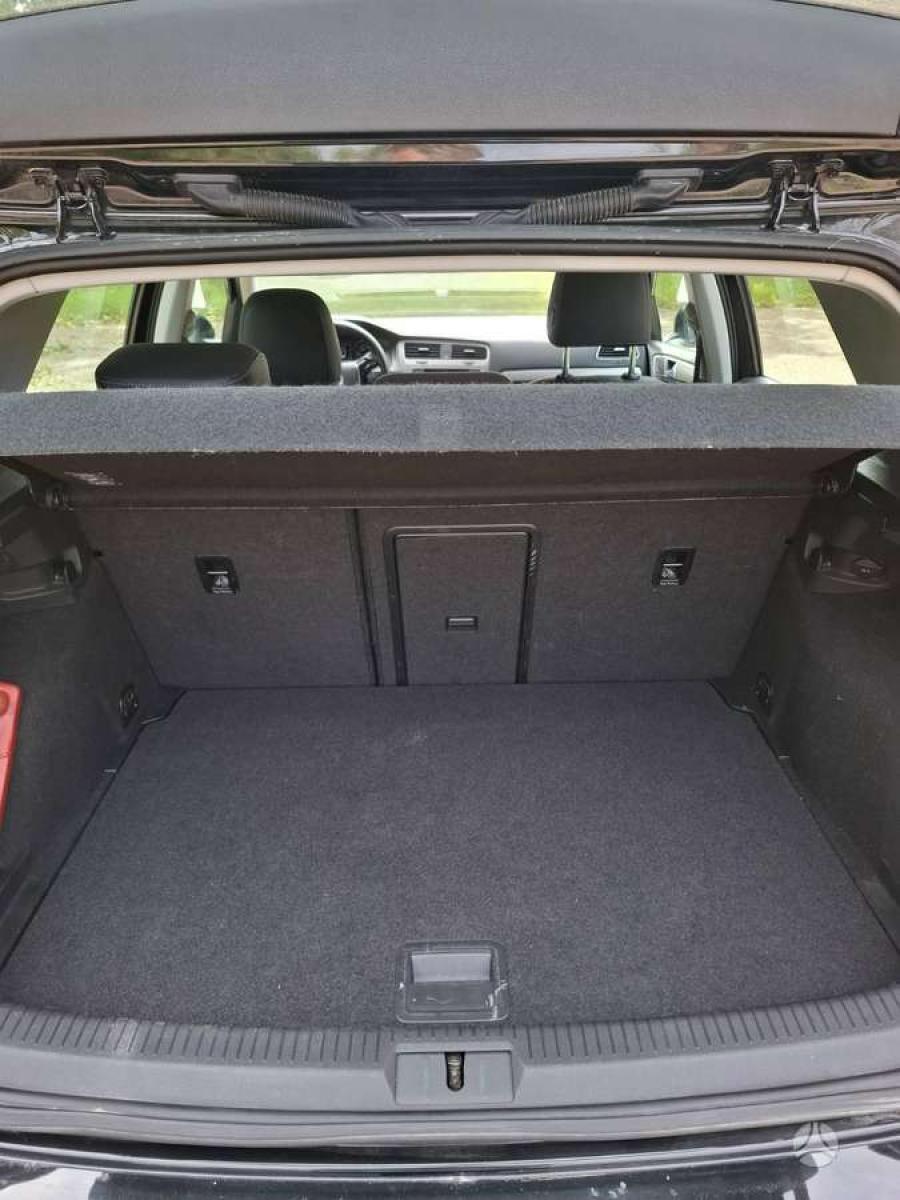 Melns Volkswagen Golf 2014 Panevēža, ar dzinēja tilpumu 1.20 L un nobraukumu 130 tūkst. km par 7150 €, foto 7 vietnē AUTOMOTO.COM.LV