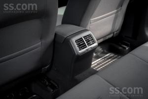 Melns Volkswagen Golf 2014 Talsi, ar dzinēja tilpumu 2.00 L un nobraukumu 163 tūkst. km par 7450 €, foto 26 vietnē AUTOMOTO.COM.LV