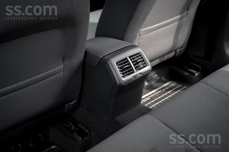 Melns Volkswagen Golf 2014 Talsi, ar dzinēja tilpumu 2.00 L un nobraukumu 163 tūkst. km par 7450 €, foto 26 vietnē AUTOMOTO.COM.LV