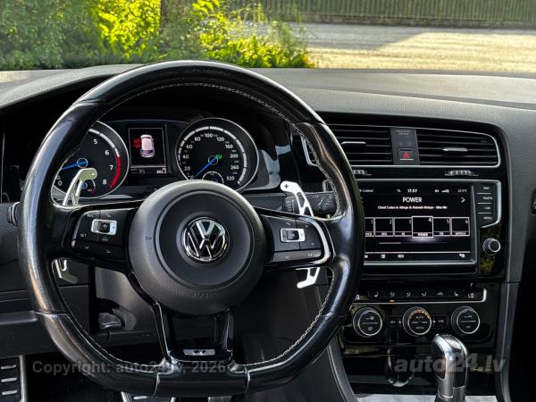 Melns Volkswagen Golf 2014 Tallina, ar dzinēja tilpumu 2.00 L un nobraukumu 180 tūkst. km par 18500 €, foto 10 vietnē AUTOMOTO.COM.LV