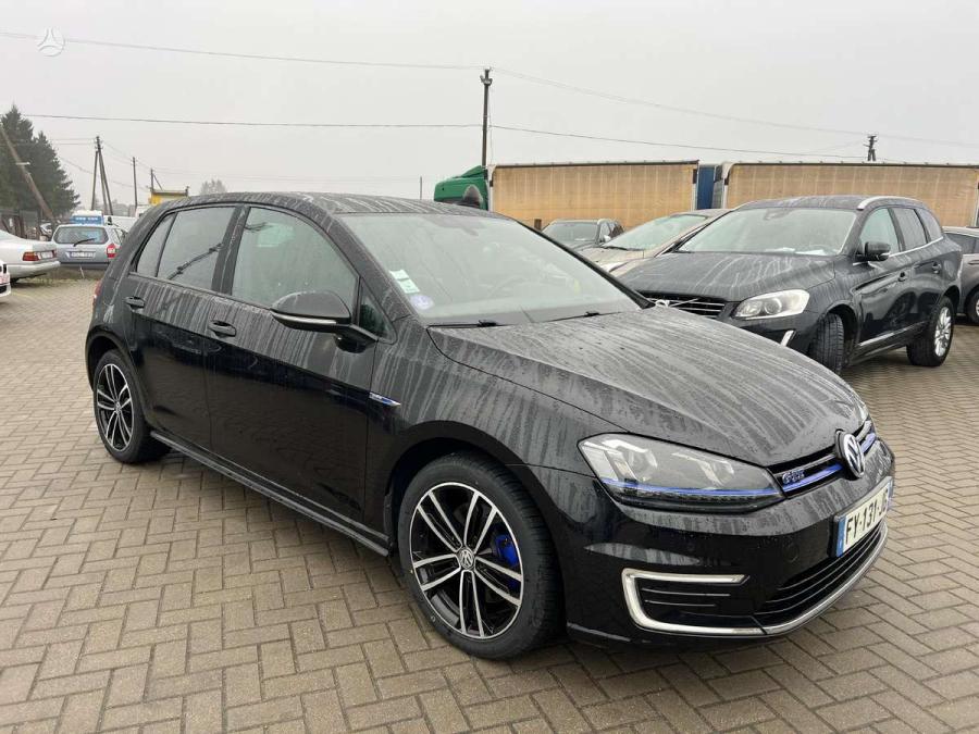Melns Volkswagen Golf 2015 Tauragė, ar dzinēja tilpumu 1.40 L un nobraukumu 126 tūkst. km par 9500 €, foto 1 vietnē AUTOMOTO.COM.LV
