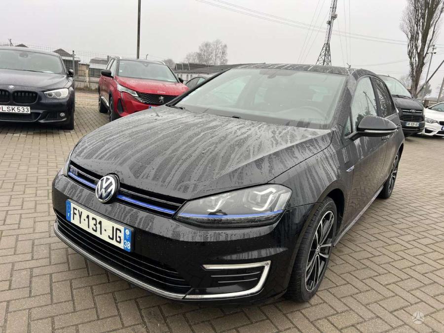 Melns Volkswagen Golf 2015 Tauragė, ar dzinēja tilpumu 1.40 L un nobraukumu 126 tūkst. km par 9500 €, foto 5 vietnē AUTOMOTO.COM.LV