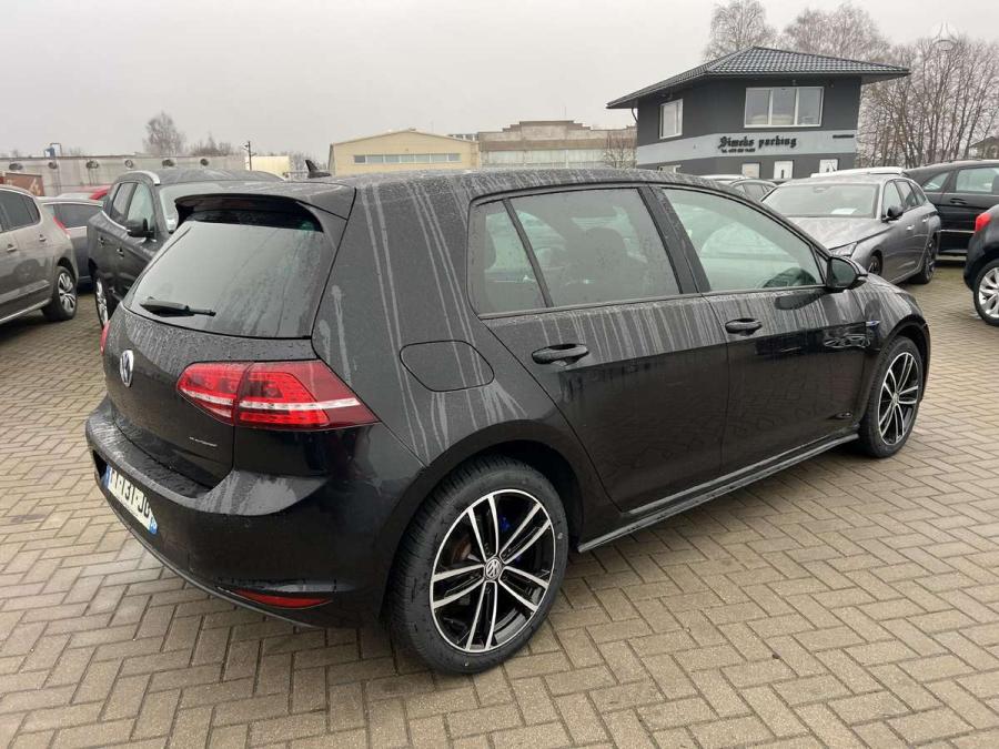 Melns Volkswagen Golf 2015 Tauragė, ar dzinēja tilpumu 1.40 L un nobraukumu 126 tūkst. km par 9500 €, foto 8 vietnē AUTOMOTO.COM.LV