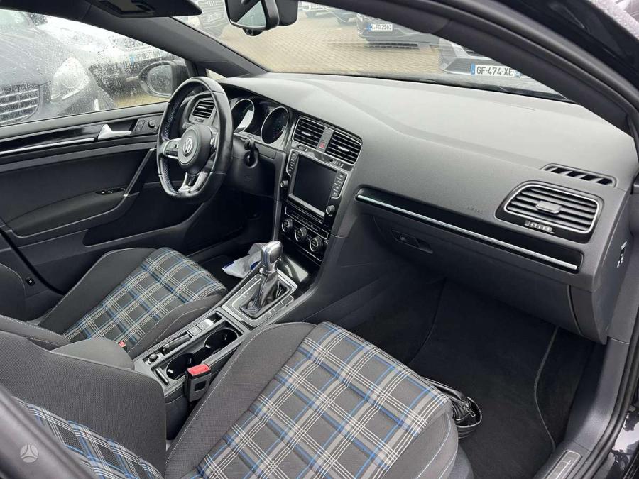 Melns Volkswagen Golf 2015 Tauragė, ar dzinēja tilpumu 1.40 L un nobraukumu 126 tūkst. km par 9500 €, foto 16 vietnē AUTOMOTO.COM.LV