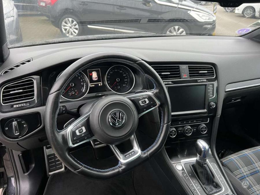 Melns Volkswagen Golf 2015 Tauragė, ar dzinēja tilpumu 1.40 L un nobraukumu 126 tūkst. km par 9500 €, foto 22 vietnē AUTOMOTO.COM.LV