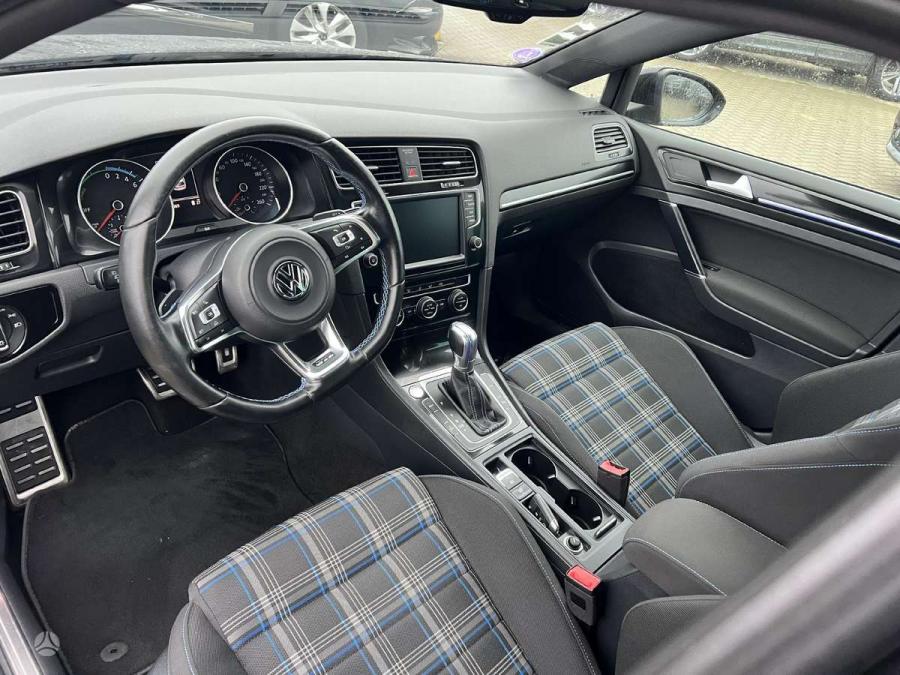 Melns Volkswagen Golf 2015 Tauragė, ar dzinēja tilpumu 1.40 L un nobraukumu 126 tūkst. km par 9500 €, foto 27 vietnē AUTOMOTO.COM.LV