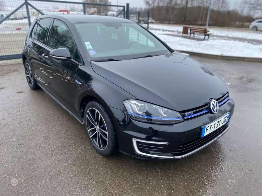 Melns Volkswagen Golf 2015 Tauragė, ar dzinēja tilpumu 1.40 L un nobraukumu 127 tūkst. km par 9700 €, foto 2 vietnē AUTOMOTO.COM.LV
