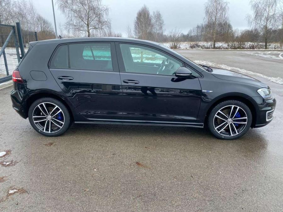 Melns Volkswagen Golf 2015 Tauragė, ar dzinēja tilpumu 1.40 L un nobraukumu 127 tūkst. km par 9700 €, foto 8 vietnē AUTOMOTO.COM.LV