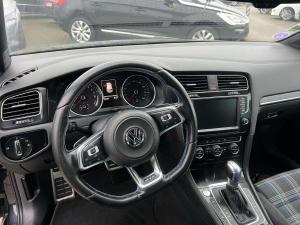 Melns Volkswagen Golf 2015 Tauragė, ar dzinēja tilpumu 1.40 L un nobraukumu 127 tūkst. km par 9700 €, foto 16 vietnē AUTOMOTO.COM.LV