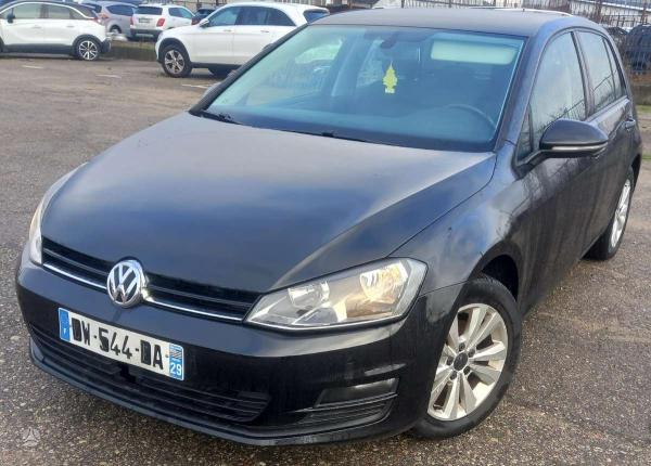 Black Volkswagen Golf 2015 in Panevezys, with an engine capacity of 1.60 L and mileage of 201 thousand km for 5950 €, photo 1 on AUTOMOTO.COM.LV