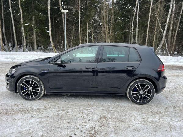 Black Volkswagen Golf 2015 in Vilnius, with an engine capacity of 1.40 L and mileage of 128 thousand km for 10700 €, photo 5 on AUTOMOTO.COM.LV
