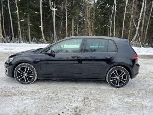 Black Volkswagen Golf 2015 in Vilnius, with an engine capacity of 1.40 L and mileage of 128 thousand km for 10700 €, photo 5 on AUTOMOTO.COM.LV