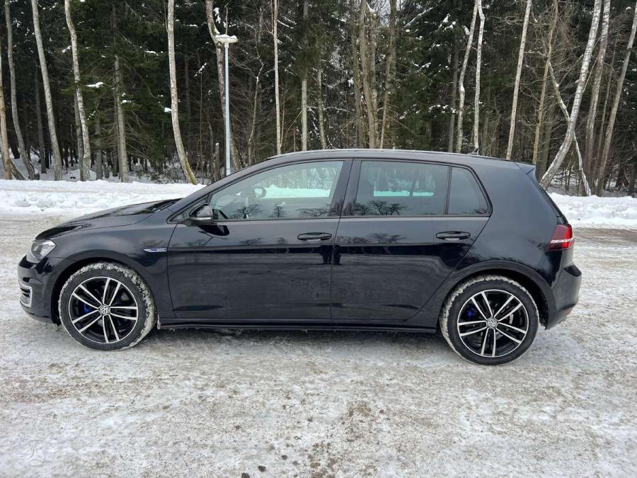 Black Volkswagen Golf 2015 in Vilnius, with an engine capacity of 1.40 L and mileage of 128 thousand km for 10700 €, photo 5 on AUTOMOTO.COM.LV