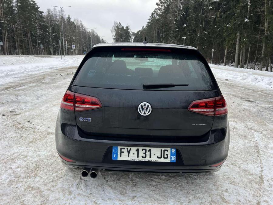 Black Volkswagen Golf 2015 in Vilnius, with an engine capacity of 1.40 L and mileage of 128 thousand km for 10700 €, photo 7 on AUTOMOTO.COM.LV