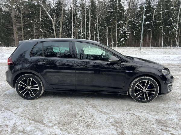 Black Volkswagen Golf 2015 in Vilnius, with an engine capacity of 1.40 L and mileage of 128 thousand km for 10700 €, photo 10 on AUTOMOTO.COM.LV