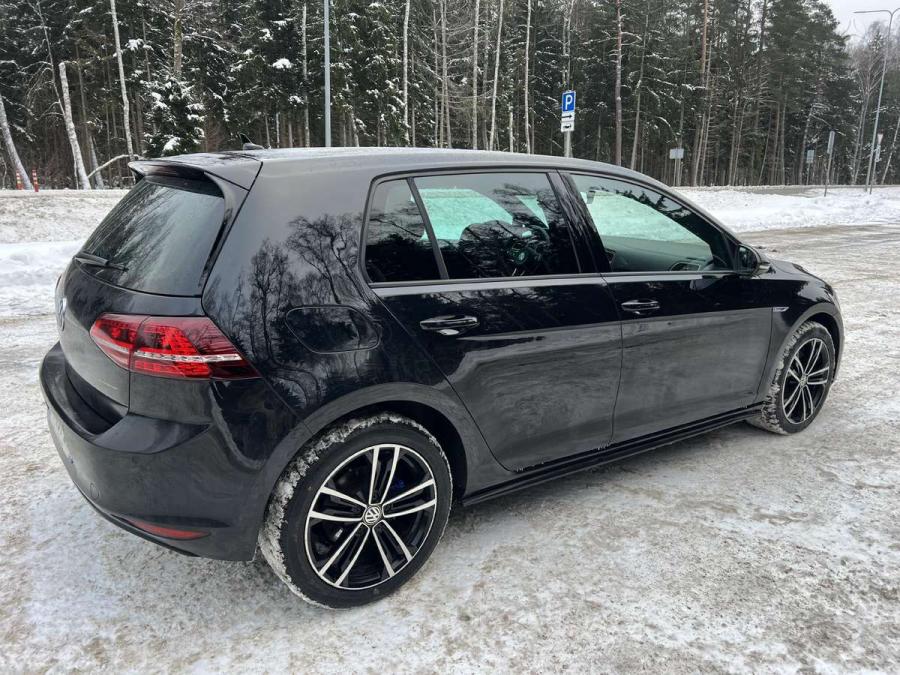 Black Volkswagen Golf 2015 in Vilnius, with an engine capacity of 1.40 L and mileage of 128 thousand km for 10700 €, photo 11 on AUTOMOTO.COM.LV