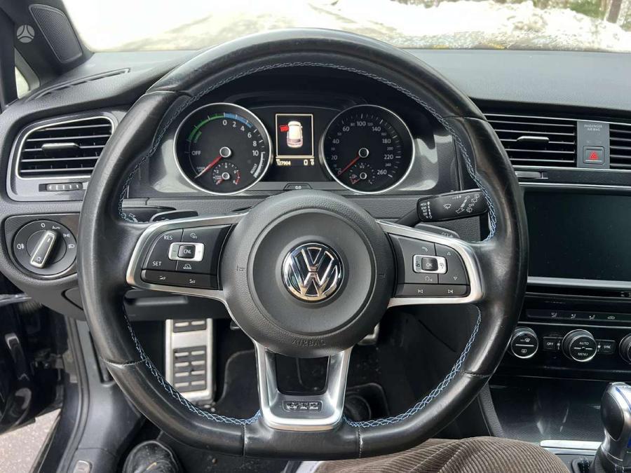 Black Volkswagen Golf 2015 in Vilnius, with an engine capacity of 1.40 L and mileage of 128 thousand km for 10700 €, photo 15 on AUTOMOTO.COM.LV