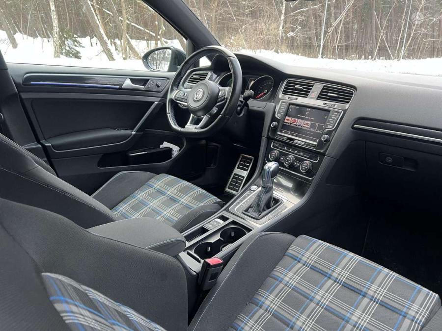Black Volkswagen Golf 2015 in Vilnius, with an engine capacity of 1.40 L and mileage of 128 thousand km for 10700 €, photo 23 on AUTOMOTO.COM.LV
