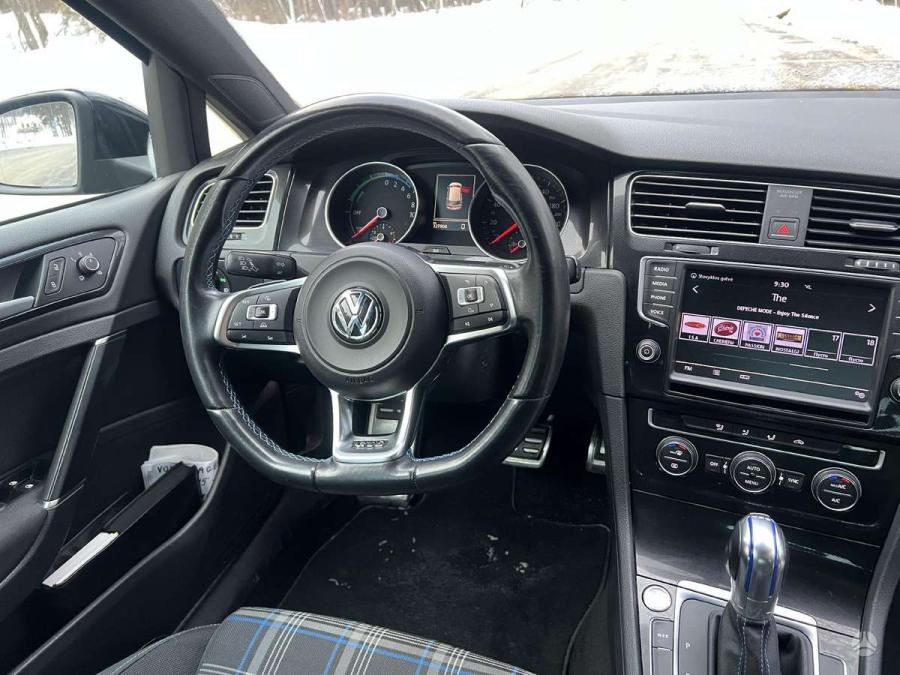 Black Volkswagen Golf 2015 in Vilnius, with an engine capacity of 1.40 L and mileage of 128 thousand km for 10700 €, photo 28 on AUTOMOTO.COM.LV