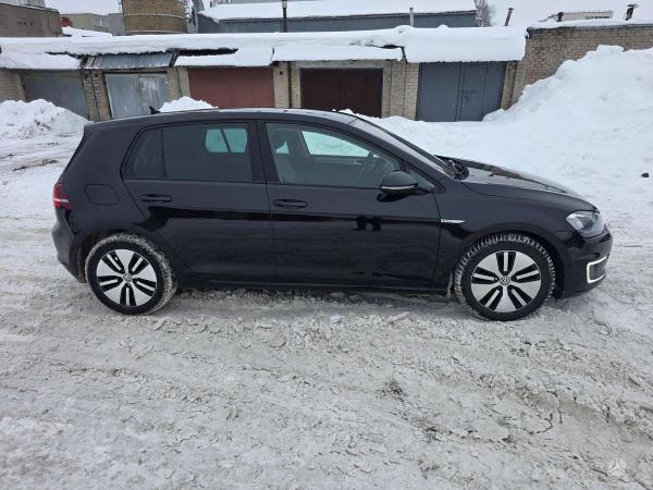 Black Volkswagen Golf 2015 in Plunge, with an engine capacity of 0.00 L and mileage of 148 thousand km for 6800 €, photo 2 on AUTOMOTO.COM.LV