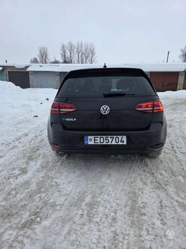 Black Volkswagen Golf 2015 in Plunge, with an engine capacity of 0.00 L and mileage of 148 thousand km for 6800 €, photo 4 on AUTOMOTO.COM.LV