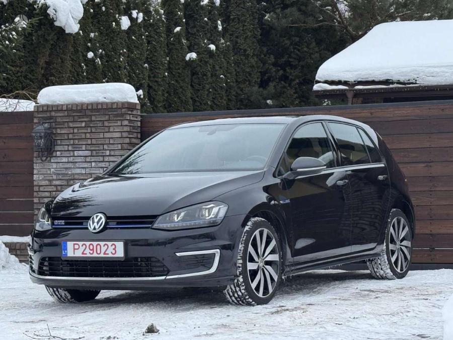 Black Volkswagen Golf 2015 in Vilnius, with an engine capacity of 1.40 L and mileage of 273 thousand km for 7500 €, photo 1 on AUTOMOTO.COM.LV