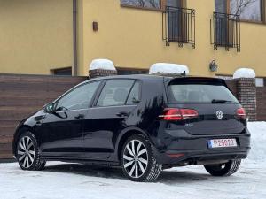 Black Volkswagen Golf 2015 in Vilnius, with an engine capacity of 1.40 L and mileage of 273 thousand km for 7500 €, photo 5 on AUTOMOTO.COM.LV