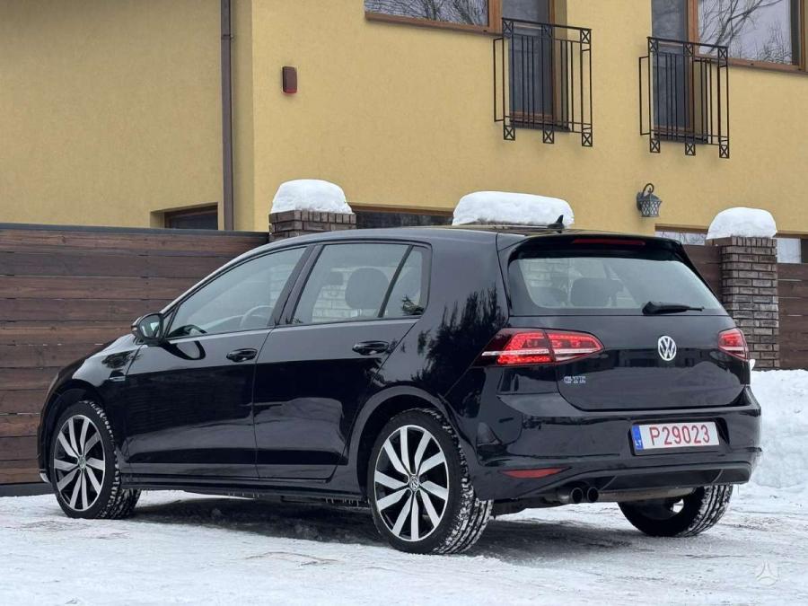Black Volkswagen Golf 2015 in Vilnius, with an engine capacity of 1.40 L and mileage of 273 thousand km for 7500 €, photo 5 on AUTOMOTO.COM.LV