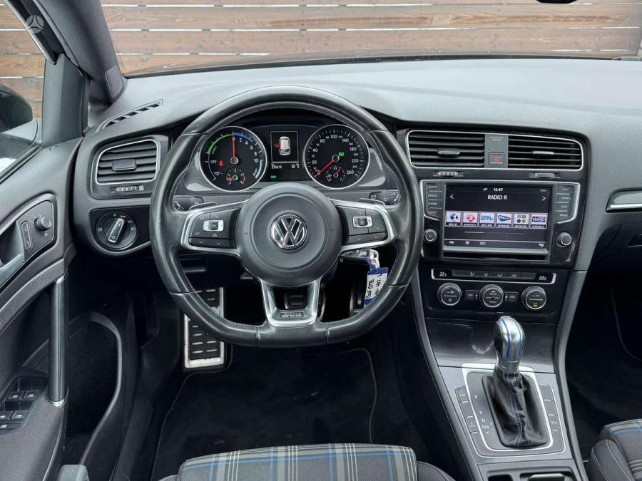 Black Volkswagen Golf 2015 in Vilnius, with an engine capacity of 1.40 L and mileage of 273 thousand km for 7500 €, photo 12 on AUTOMOTO.COM.LV