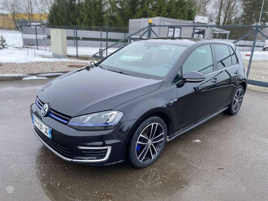 Black Volkswagen Golf 2015 in Vilnius, with an engine capacity of 1.40 L and mileage of 128 thousand km for 10300 €, photo 3 on AUTOMOTO.COM.LV