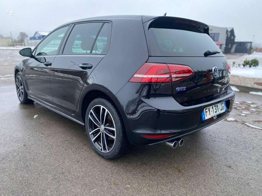 Black Volkswagen Golf 2015 in Vilnius, with an engine capacity of 1.40 L and mileage of 128 thousand km for 10300 €, photo 7 on AUTOMOTO.COM.LV