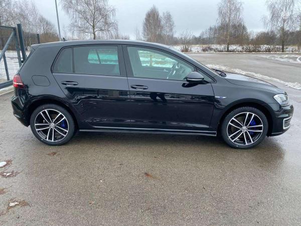 Melns Volkswagen Golf 2015 Viļņa, ar dzinēja tilpumu 1.40 L un nobraukumu 128 tūkst. km par 10300 €, foto 8 vietnē AUTOMOTO.COM.LV