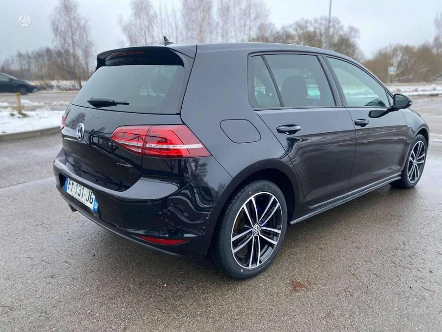 Black Volkswagen Golf 2015 in Vilnius, with an engine capacity of 1.40 L and mileage of 128 thousand km for 10300 €, photo 9 on AUTOMOTO.COM.LV