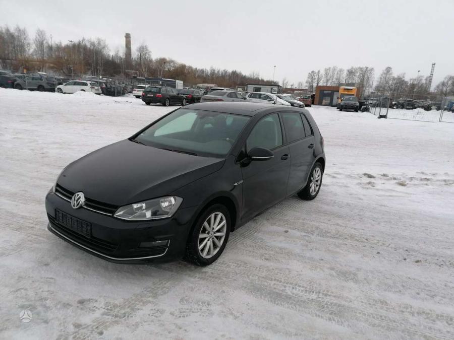 Black Volkswagen Golf 2015 in Marijampole, with an engine capacity of 1.60 L and mileage of 256 thousand km for 4450 €, photo 1 on AUTOMOTO.COM.LV