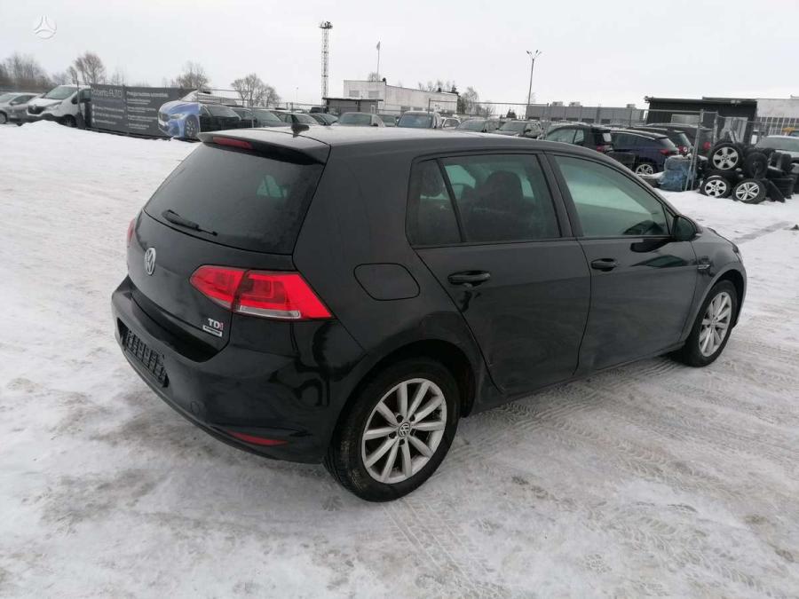 Black Volkswagen Golf 2015 in Marijampole, with an engine capacity of 1.60 L and mileage of 256 thousand km for 4450 €, photo 5 on AUTOMOTO.COM.LV
