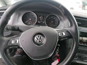 Black Volkswagen Golf 2015 in Marijampole, with an engine capacity of 1.60 L and mileage of 256 thousand km for 4450 €, photo 10 on AUTOMOTO.COM.LV