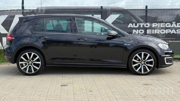 Black Volkswagen Golf 2015 in Liepaja, with an engine capacity of 1.40 L and mileage of 254 thousand km for 8450 €, photo 3 on AUTOMOTO.COM.LV