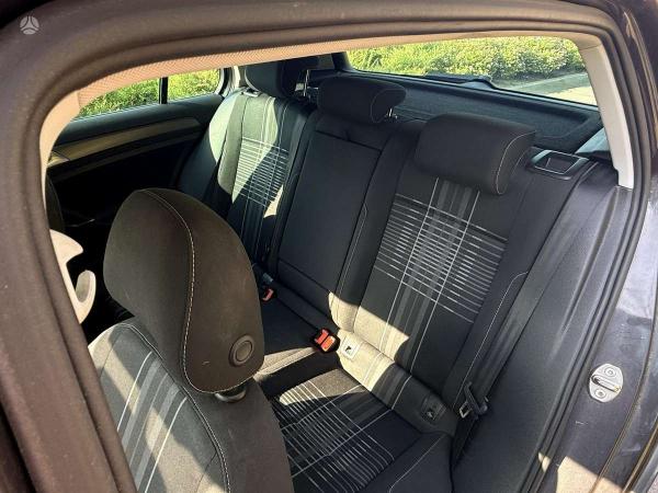 Black Volkswagen Golf 2015 in Vilnius, with an engine capacity of 1.60 L and mileage of 189 thousand km for 5300 €, photo 8 on AUTOMOTO.COM.LV