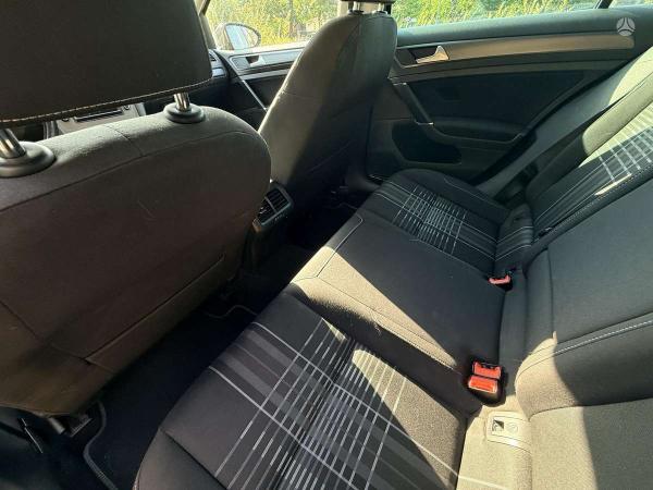 Black Volkswagen Golf 2015 in Vilnius, with an engine capacity of 1.60 L and mileage of 189 thousand km for 5300 €, photo 10 on AUTOMOTO.COM.LV