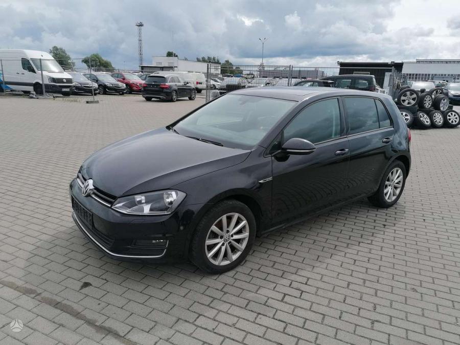 Black Volkswagen Golf 2015 in Marijampole, with an engine capacity of 1.60 L and mileage of 255 thousand km for 4350 €, photo 1 on AUTOMOTO.COM.LV